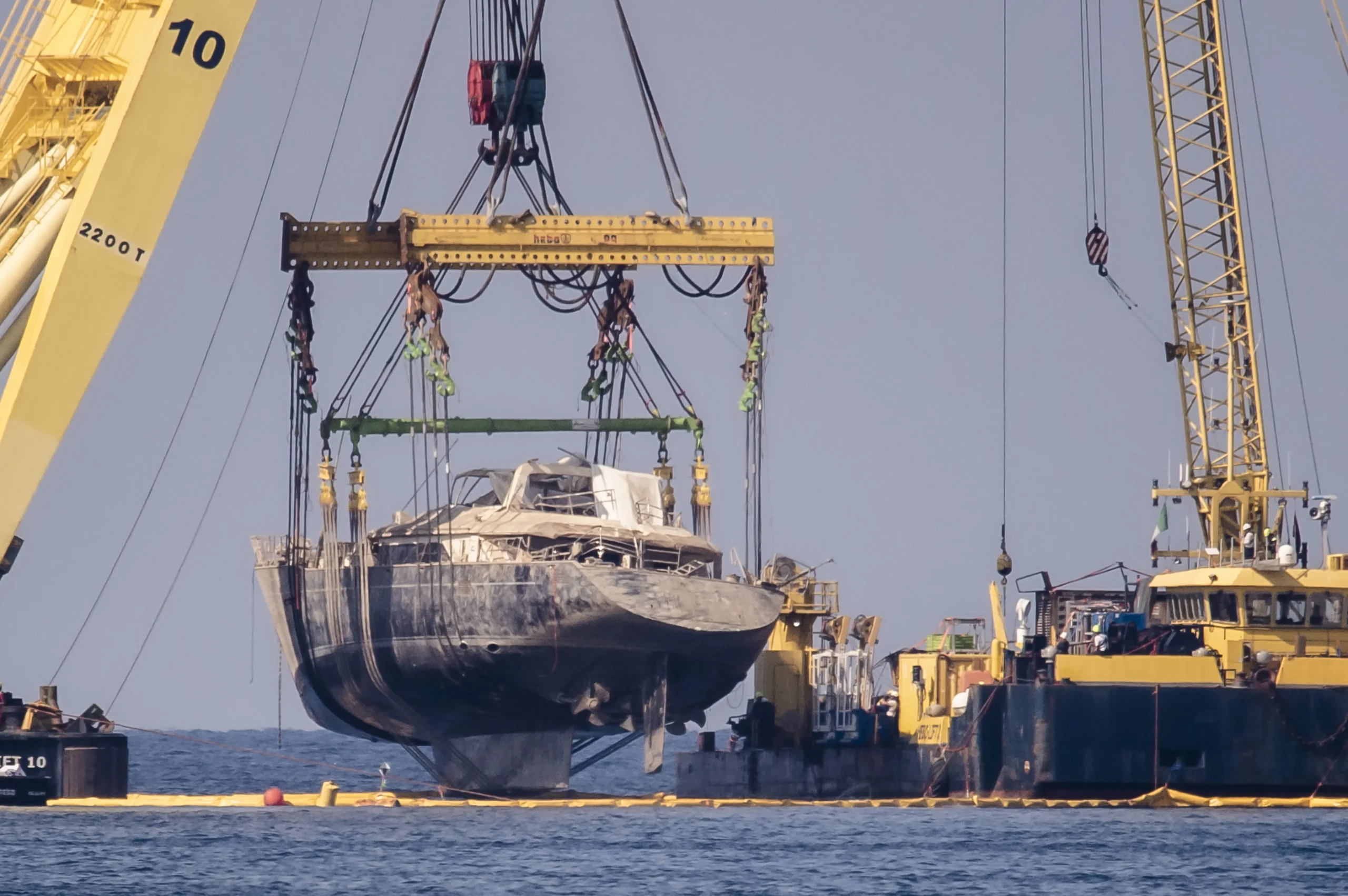 Sunken Bayesian superyacht lifted out of the water off Sicily as ...