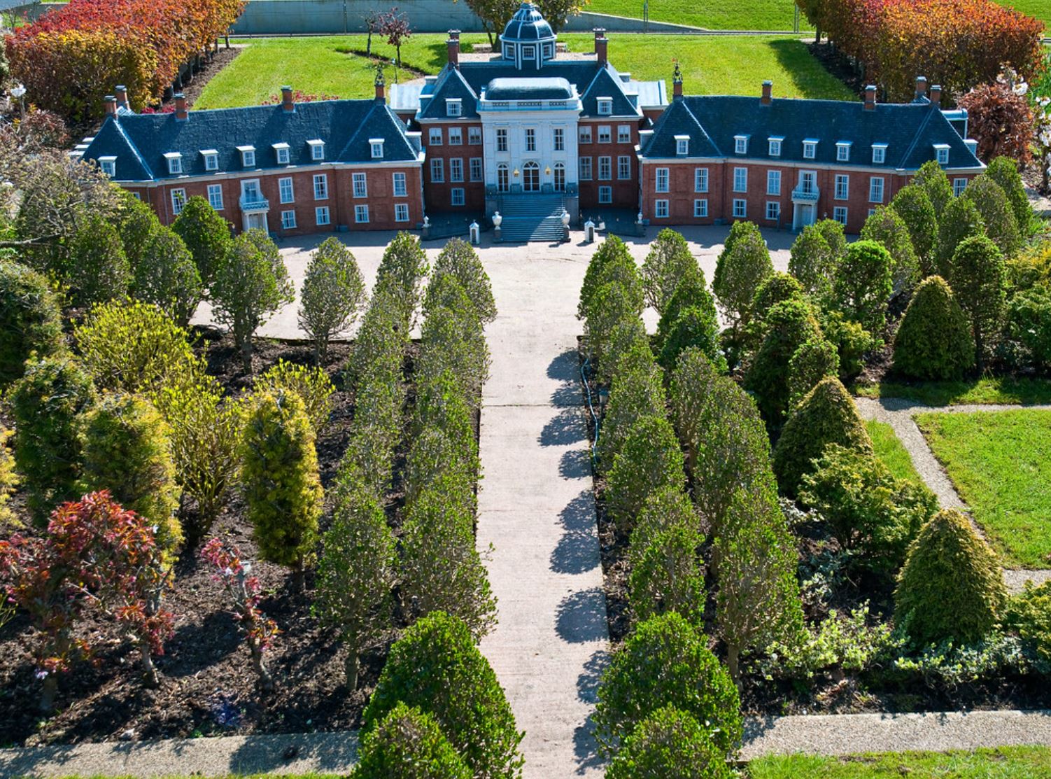 Royal upgrade: Trump will stay at the Dutch king’s palace during his ...