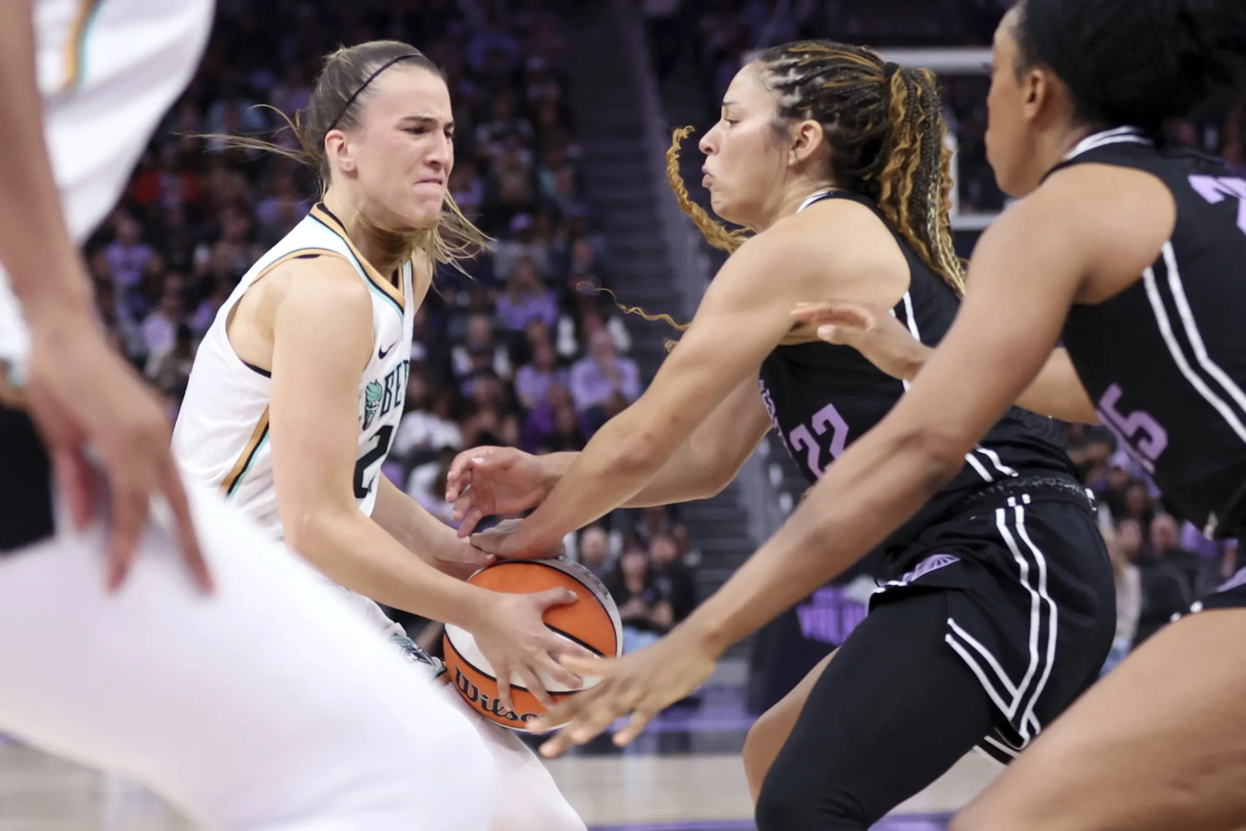 Sabrina Ionescu makes 7 free throws late as Liberty hold off Valkyries ...