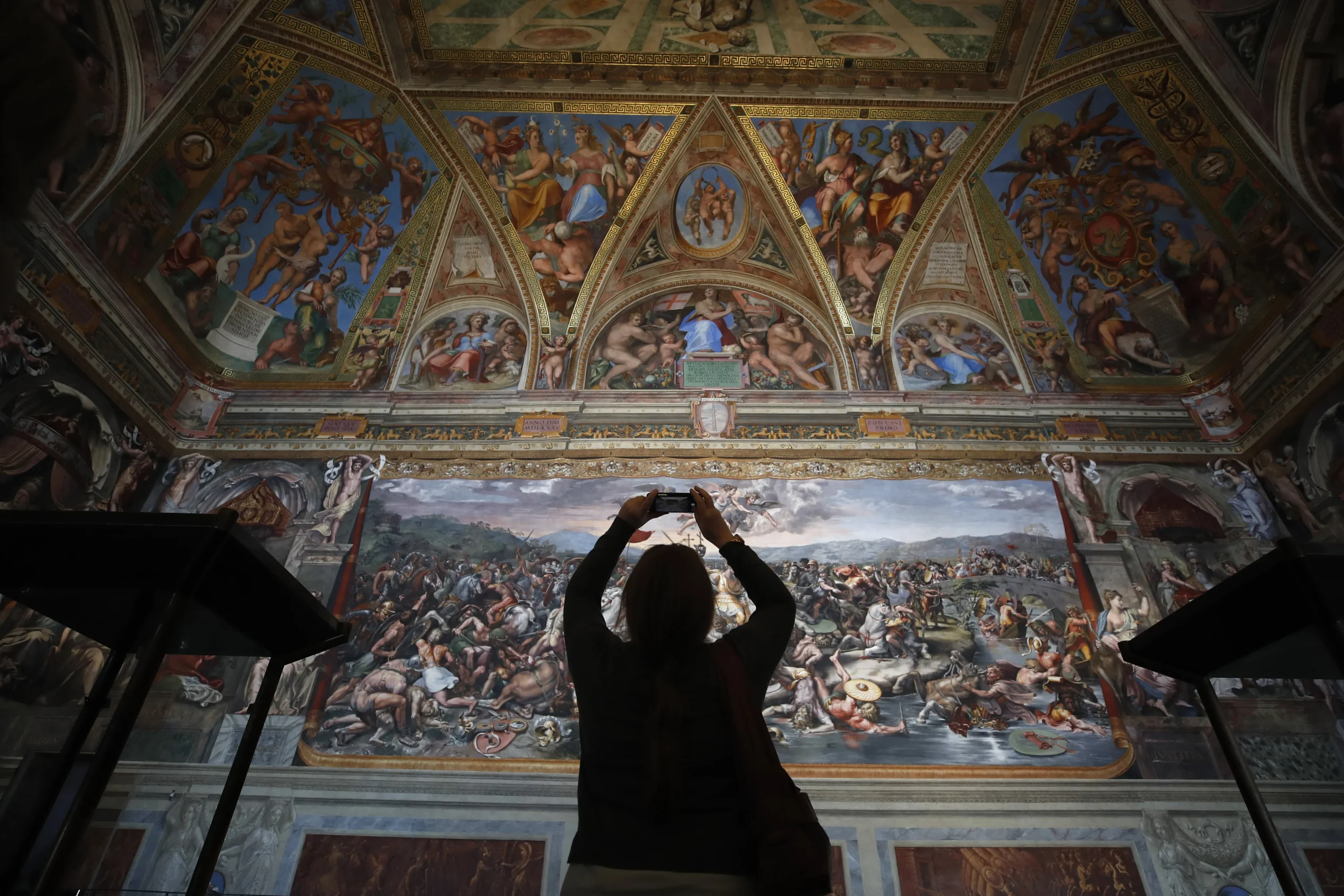 Vatican unveils last of restored Raphael Rooms after 10-year cleaning ...