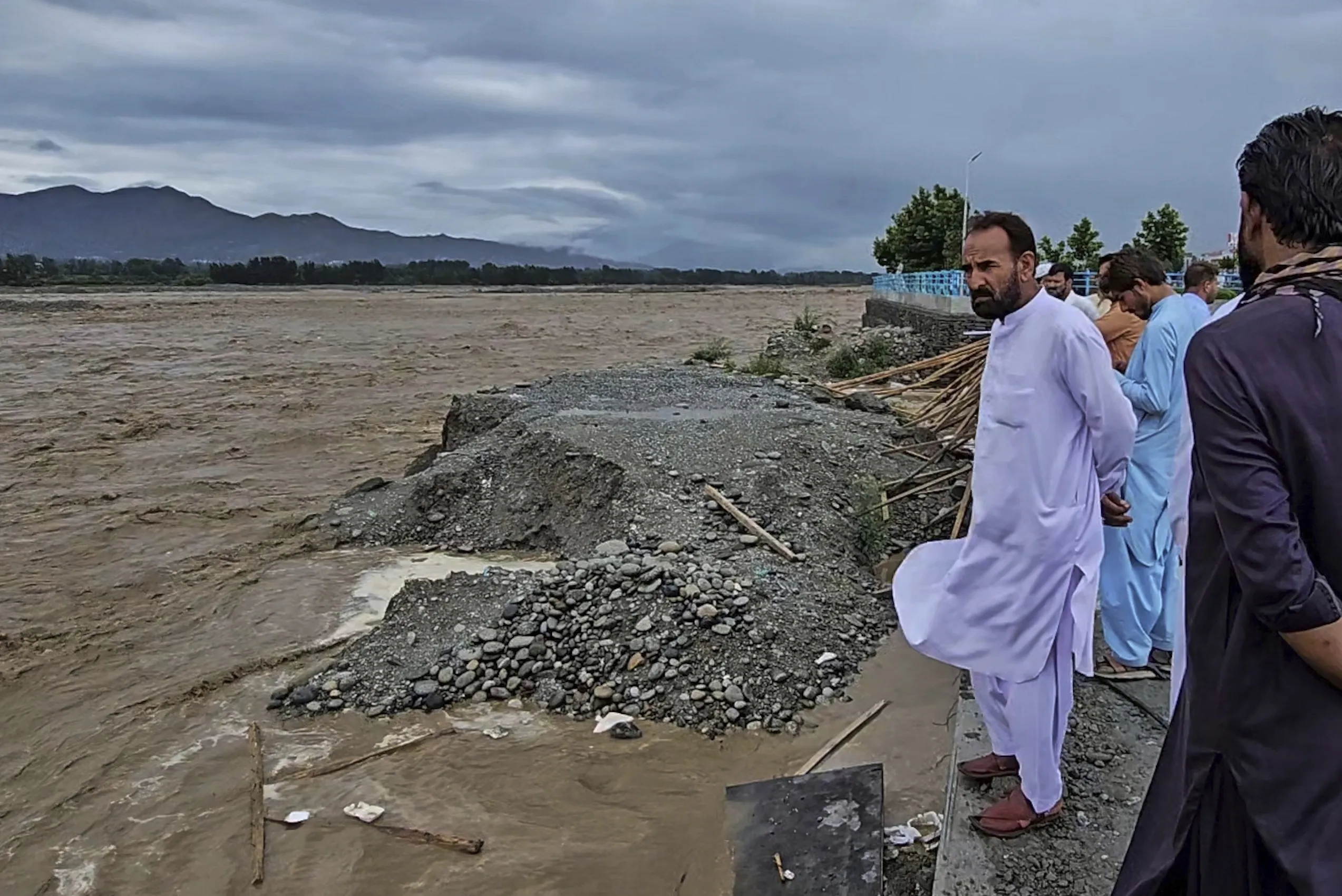 Days of monsoon rains and flash floods kill at least 72 in Pakistan ...