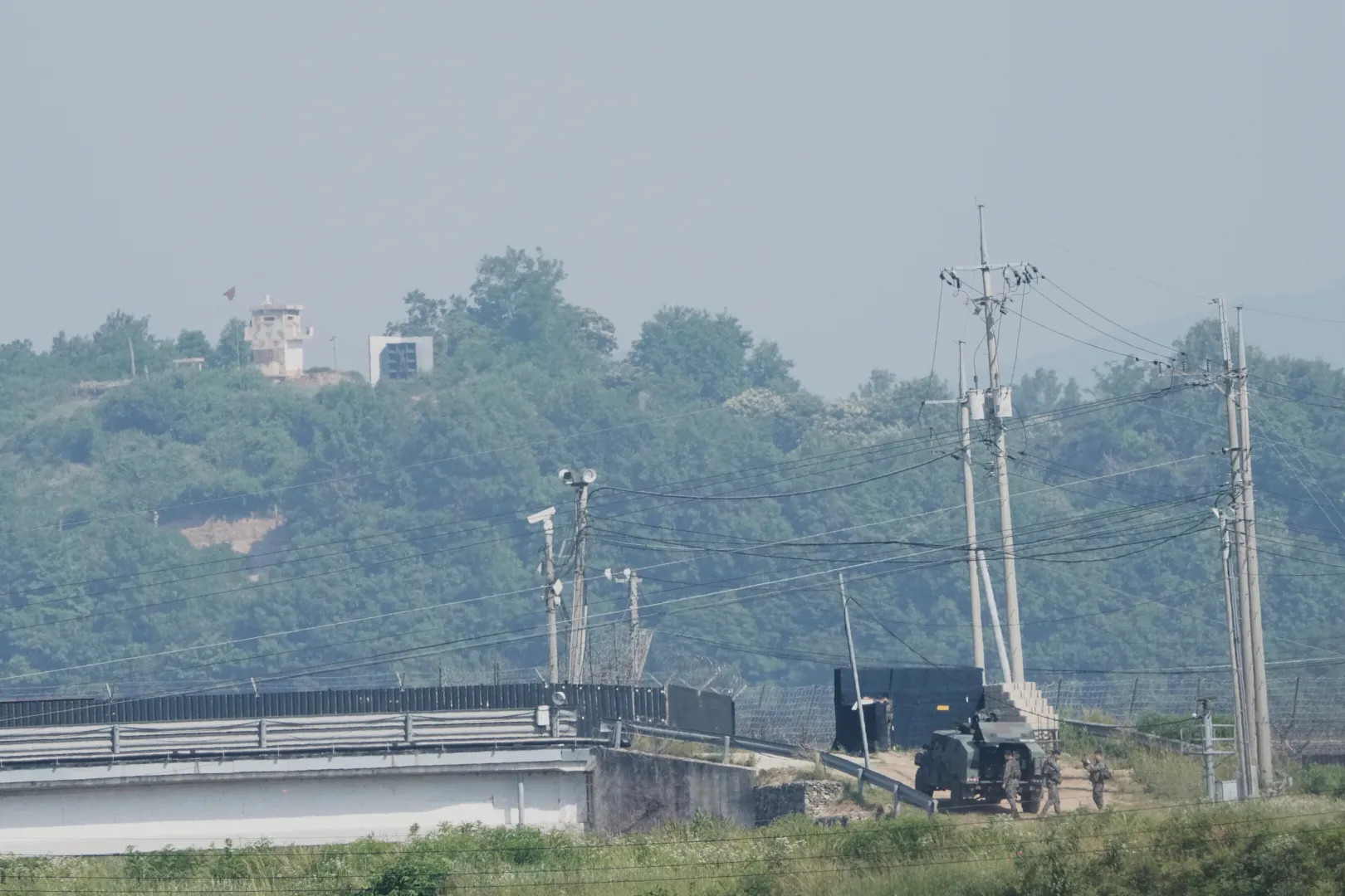 North Korean crosses the heavily fortified border to South Korea – News.net