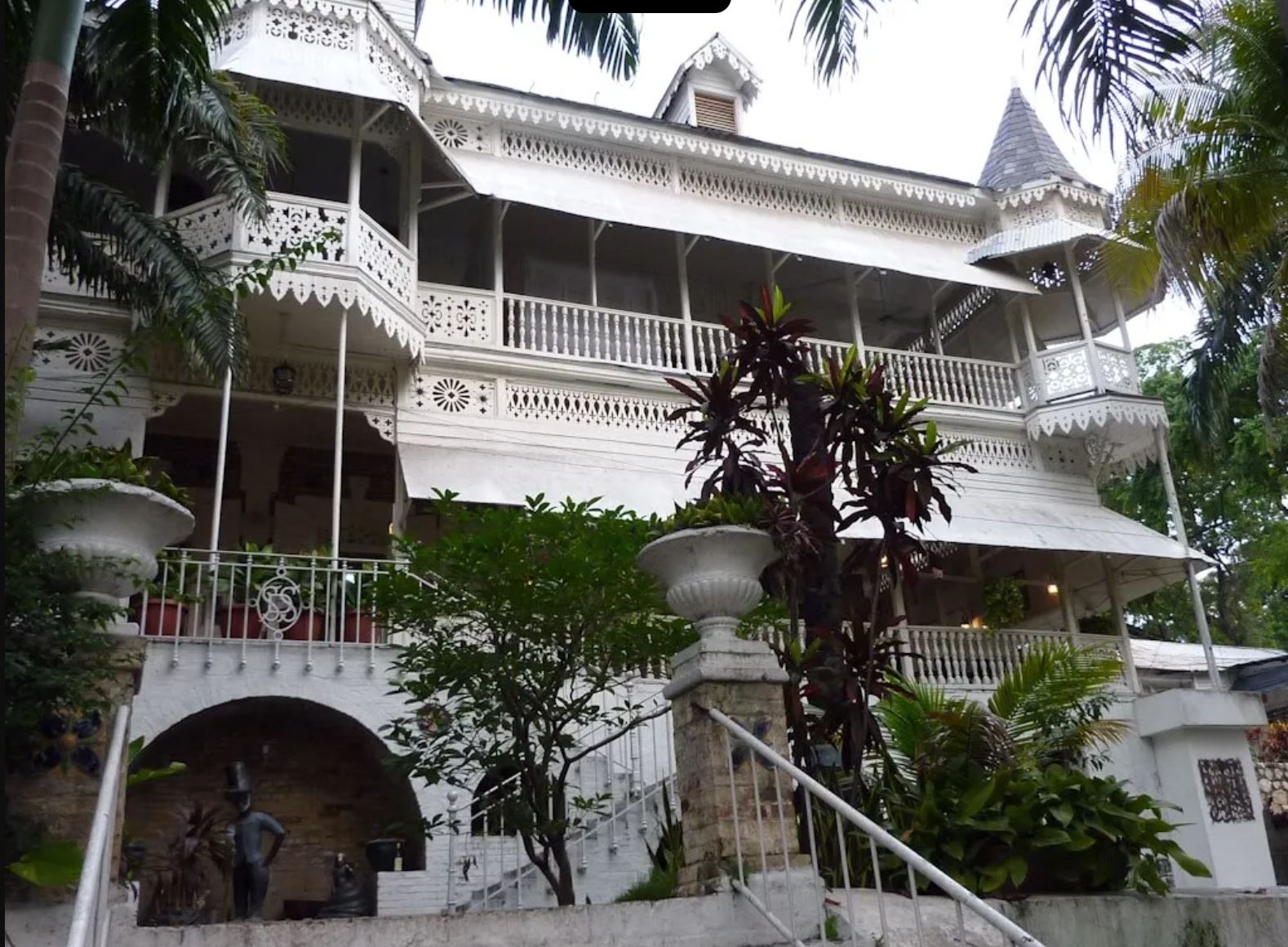Gangs in Haiti burn beloved Gothic gingerbread hotel that rose to ...