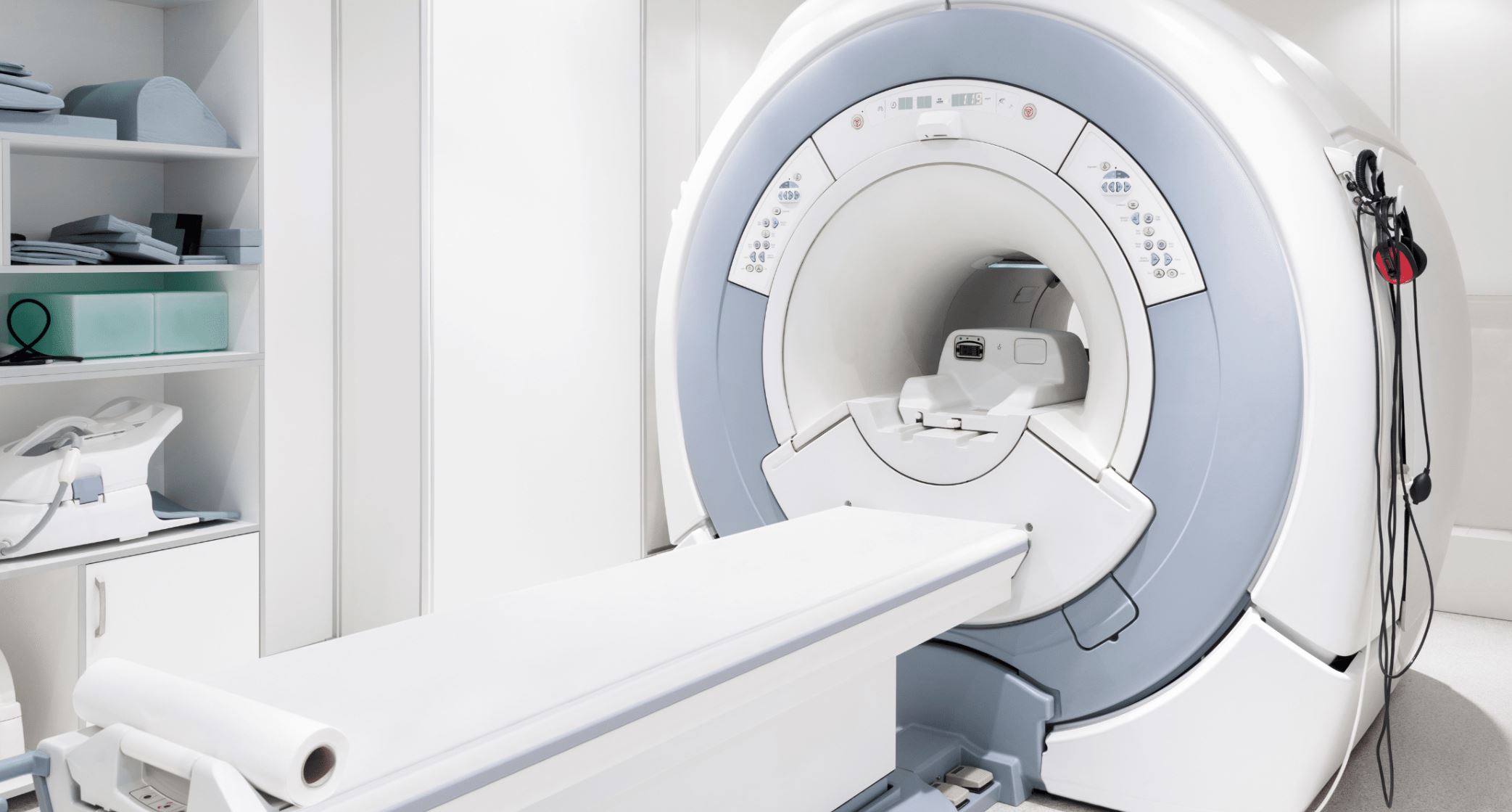 Man dies after large chain necklace pulls him into MRI machine – News.net