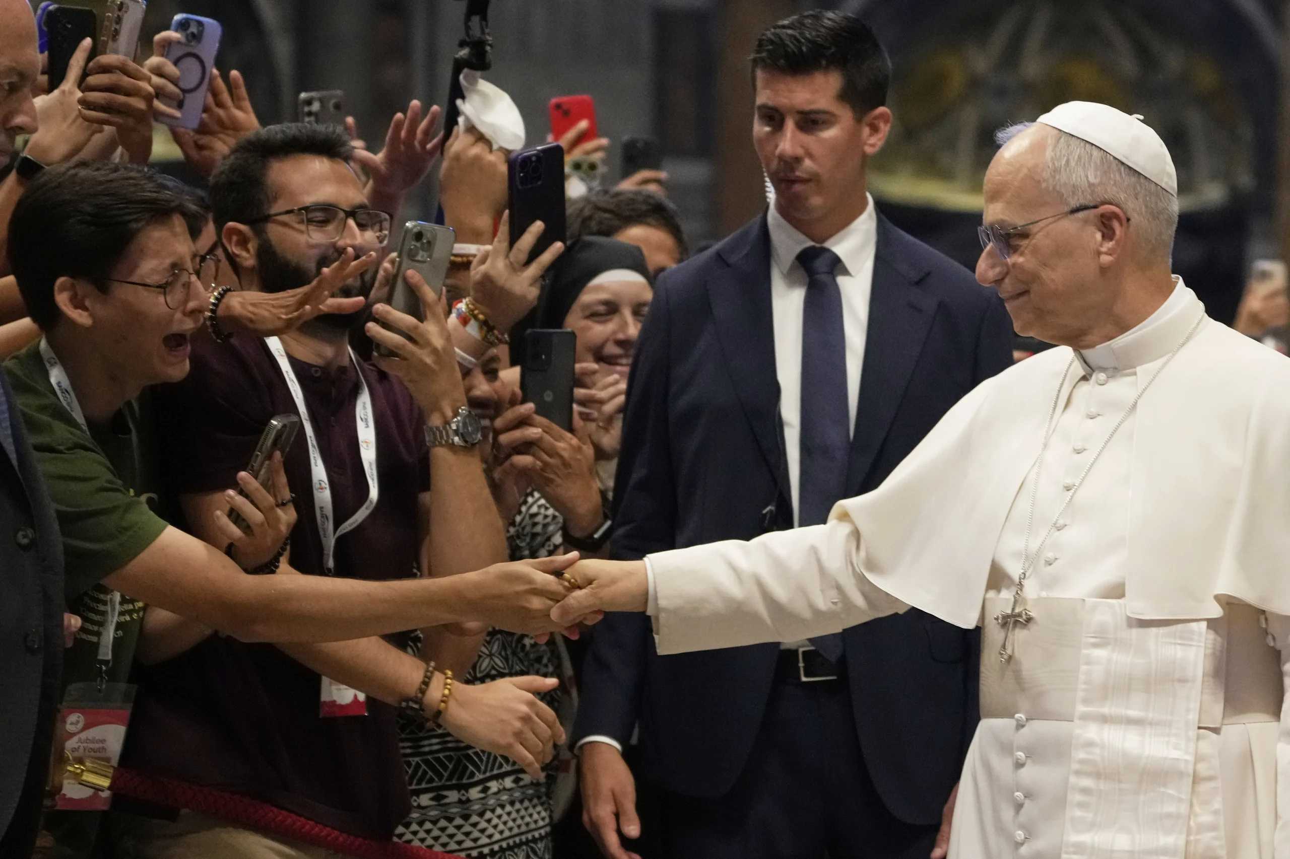 Pope Leo XIV gets rock star’s welcome at Catholic influencer festival ...