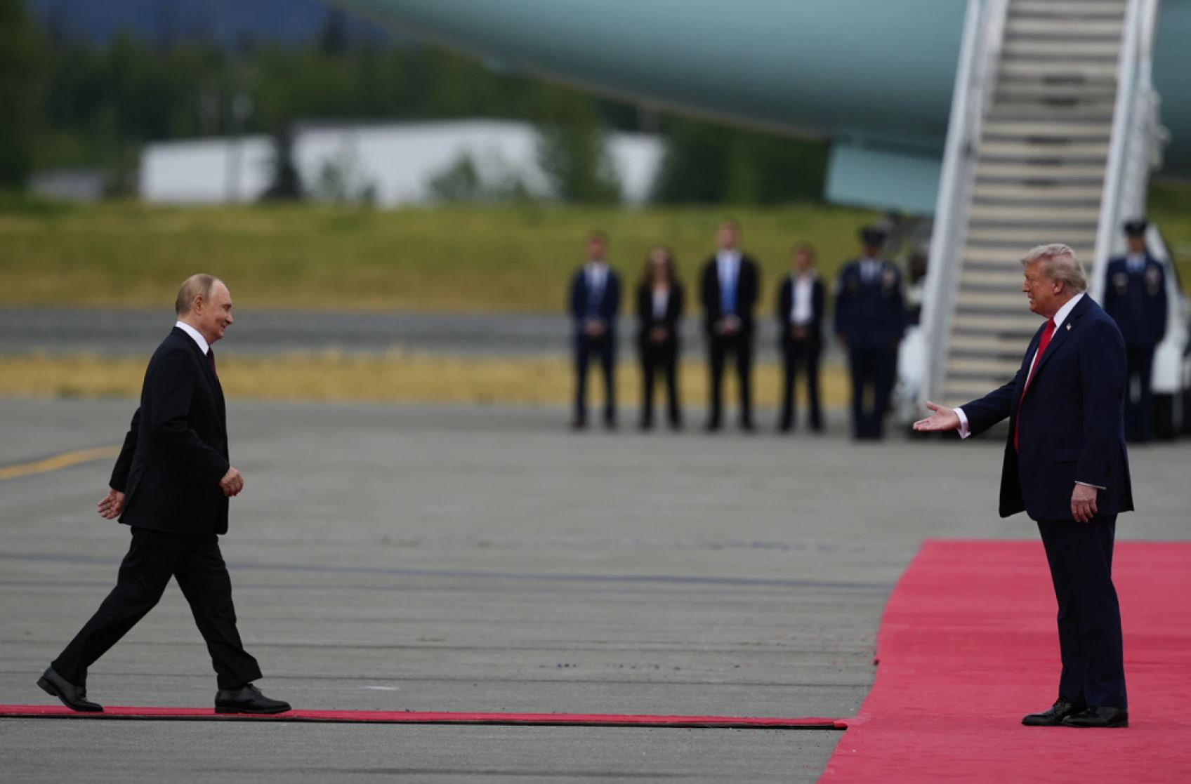 Trump and Putin shake hands warmly on the tarmac before their summit on ...