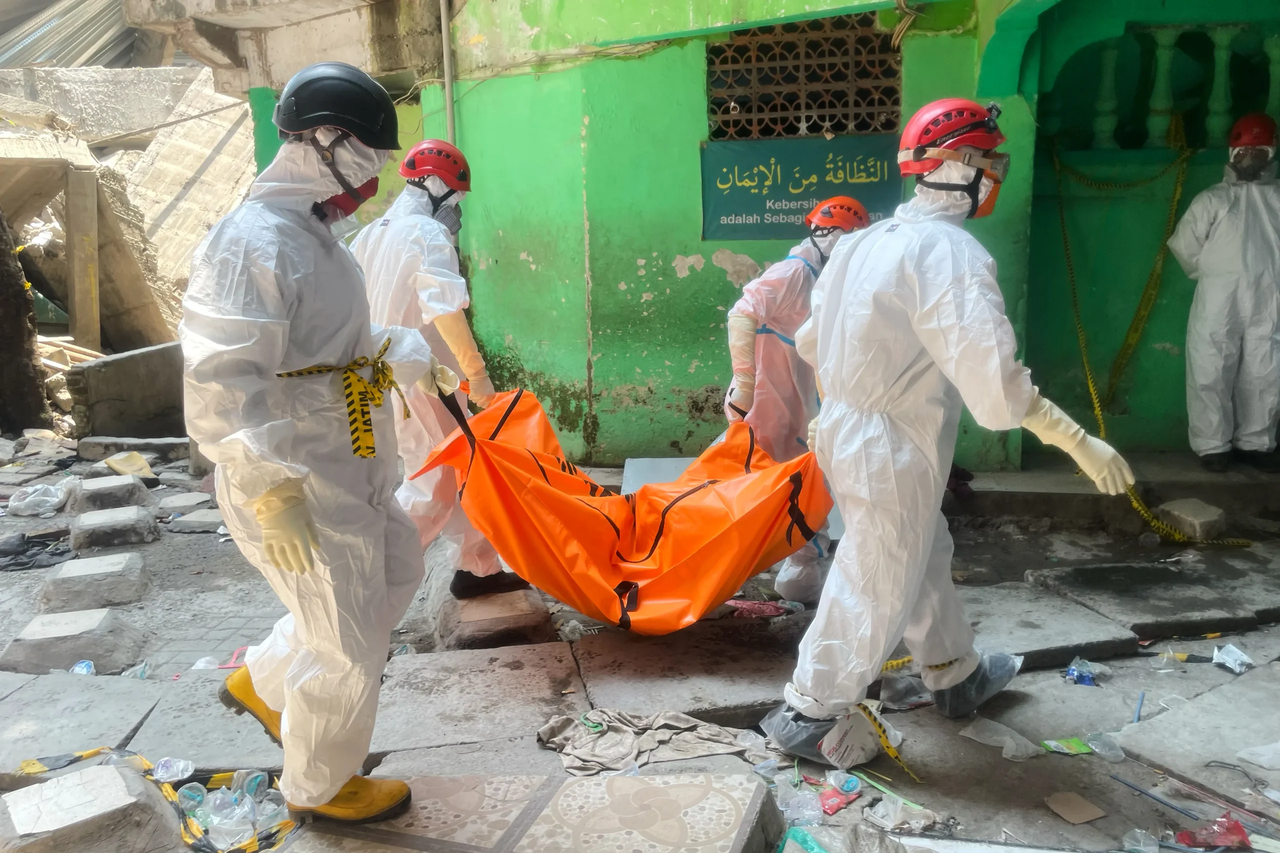 Indonesian crews pull 3 bodies from rubble of collapsed school with ...