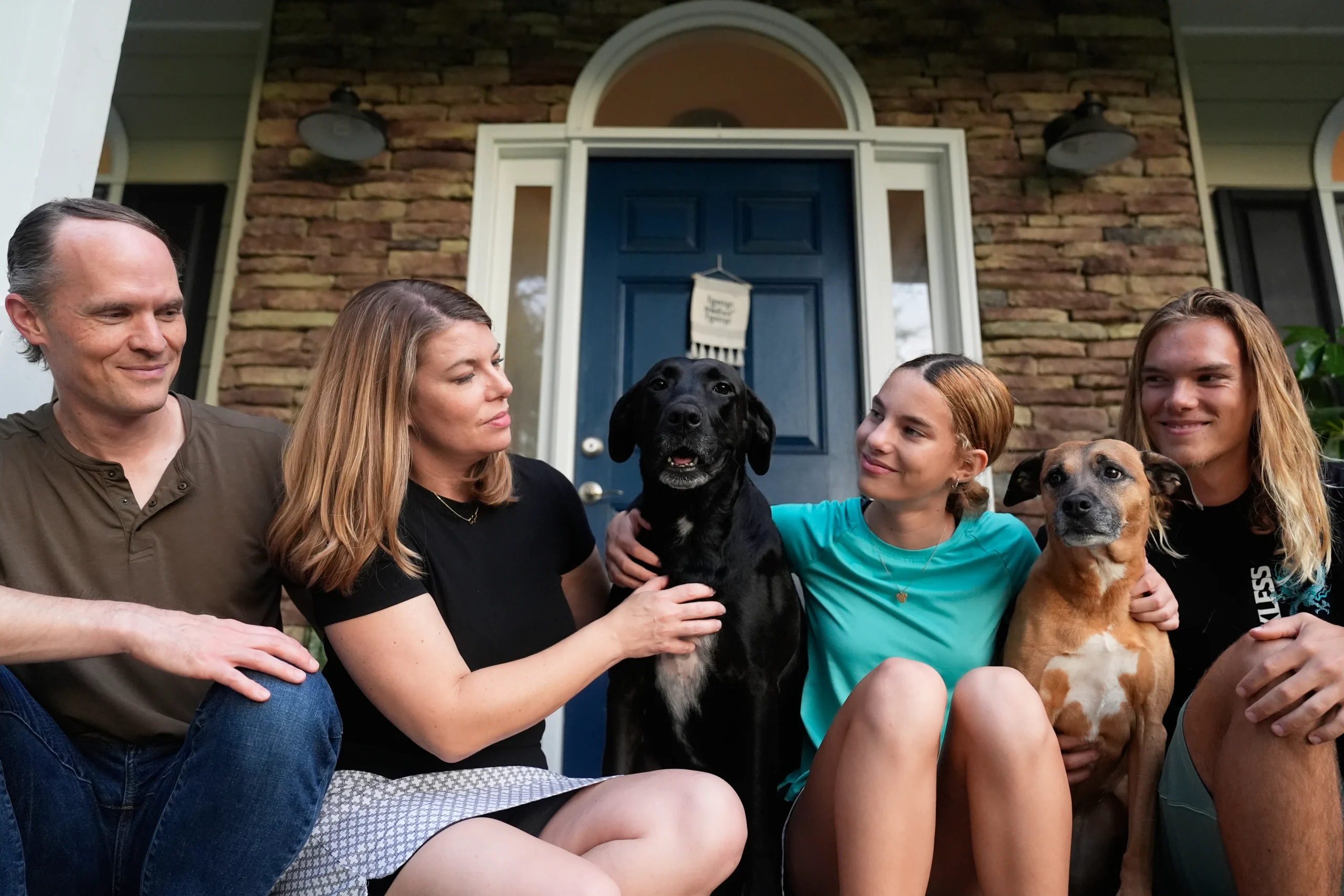 Losing a family pet gives parents a chance to teach children about ...
