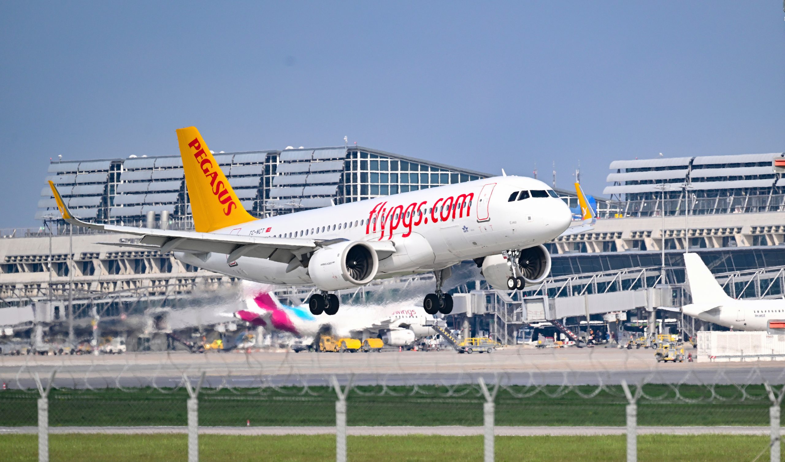Turkey’s Pegasus Airlines acquires biggest Czech airline, Smartwings ...