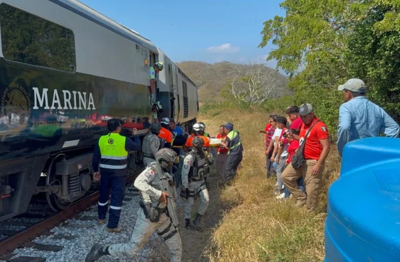 Interoceanic Train derails in southern Mexico, killing at least 13 and ...