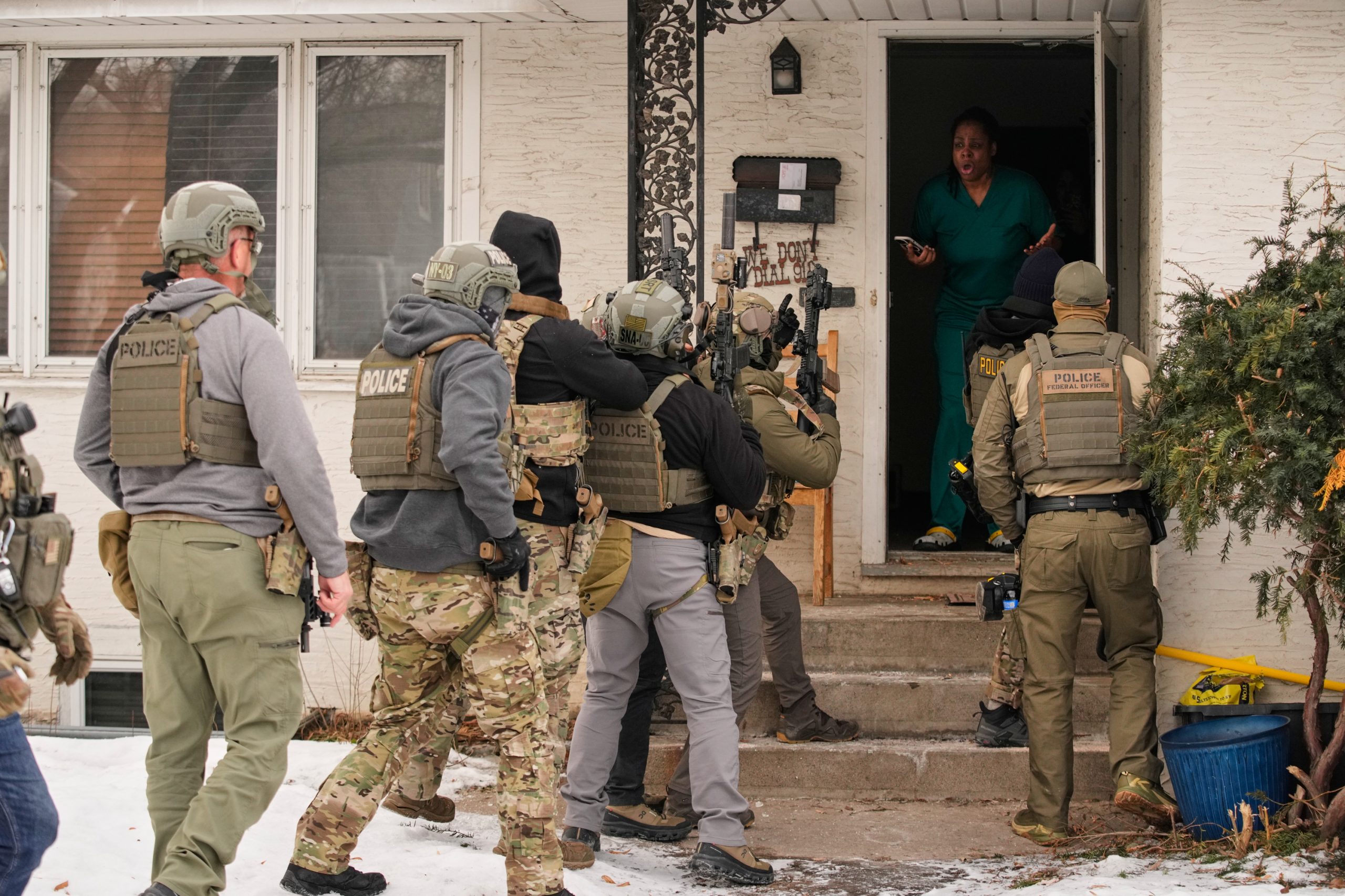 Immigration officers assert sweeping power to enter homes without a ...