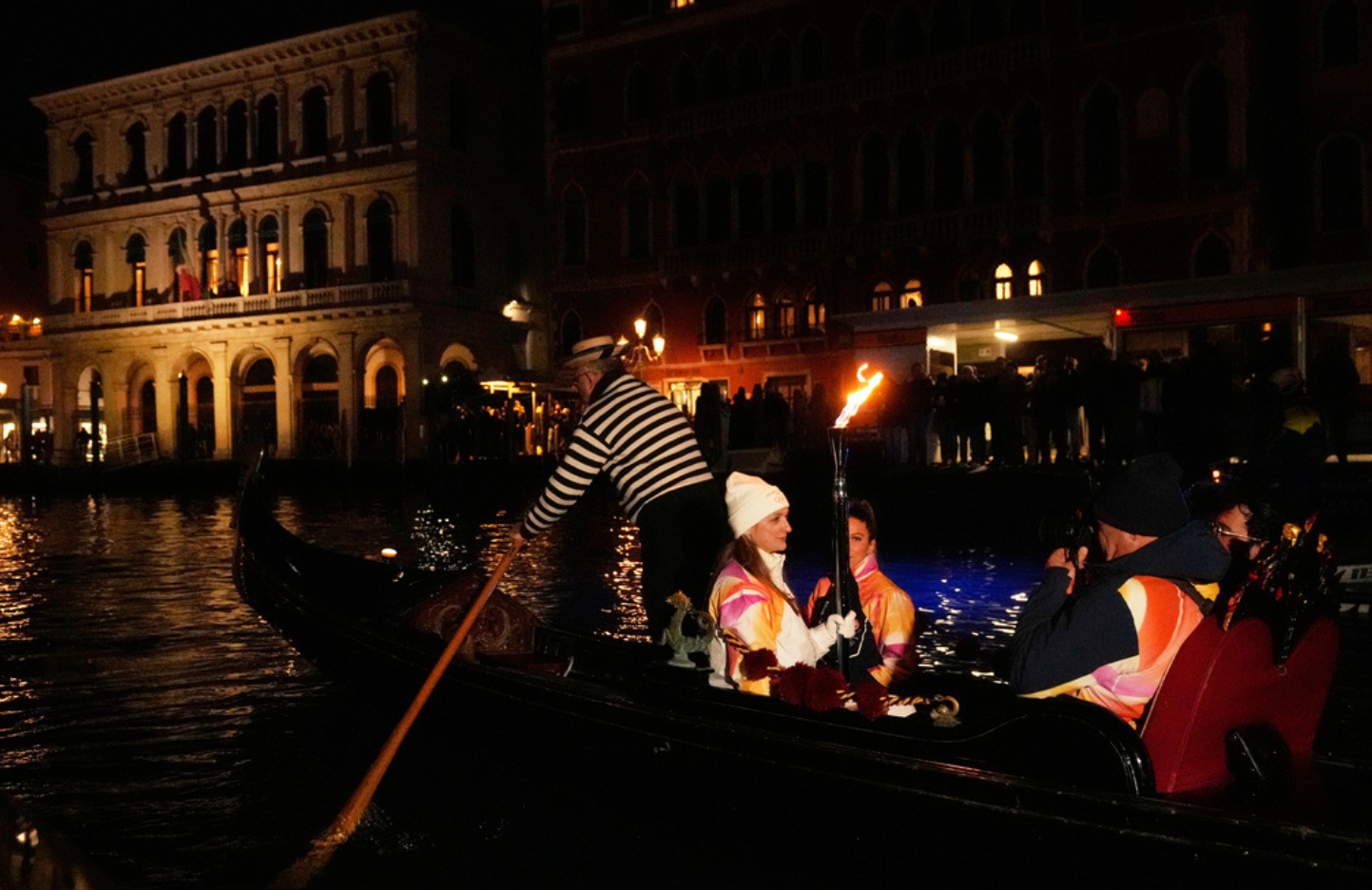 Olympic flame makes historic passage down Venice’s Grand Canal – News.net
