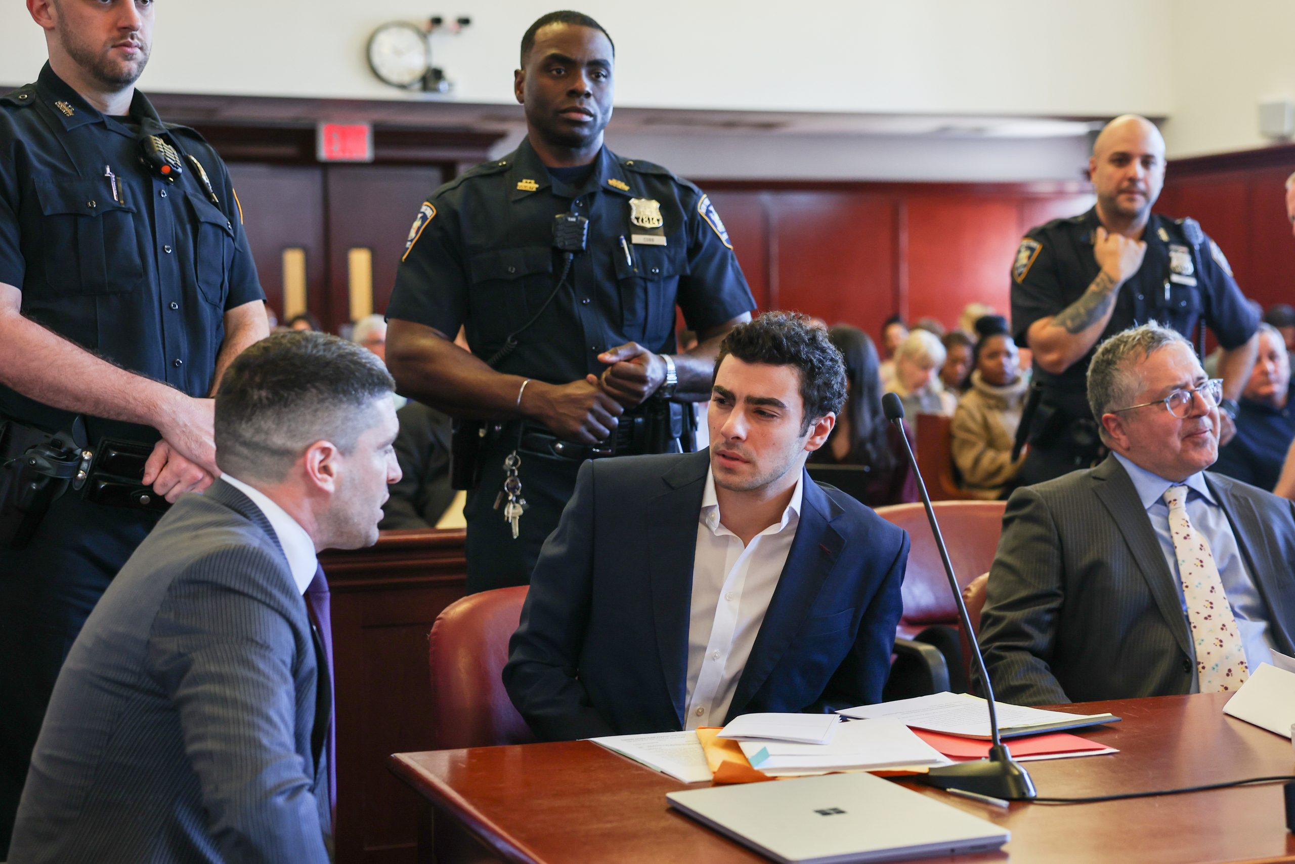 A man impersonating an FBI agent tried to get Luigi Mangione out of ...