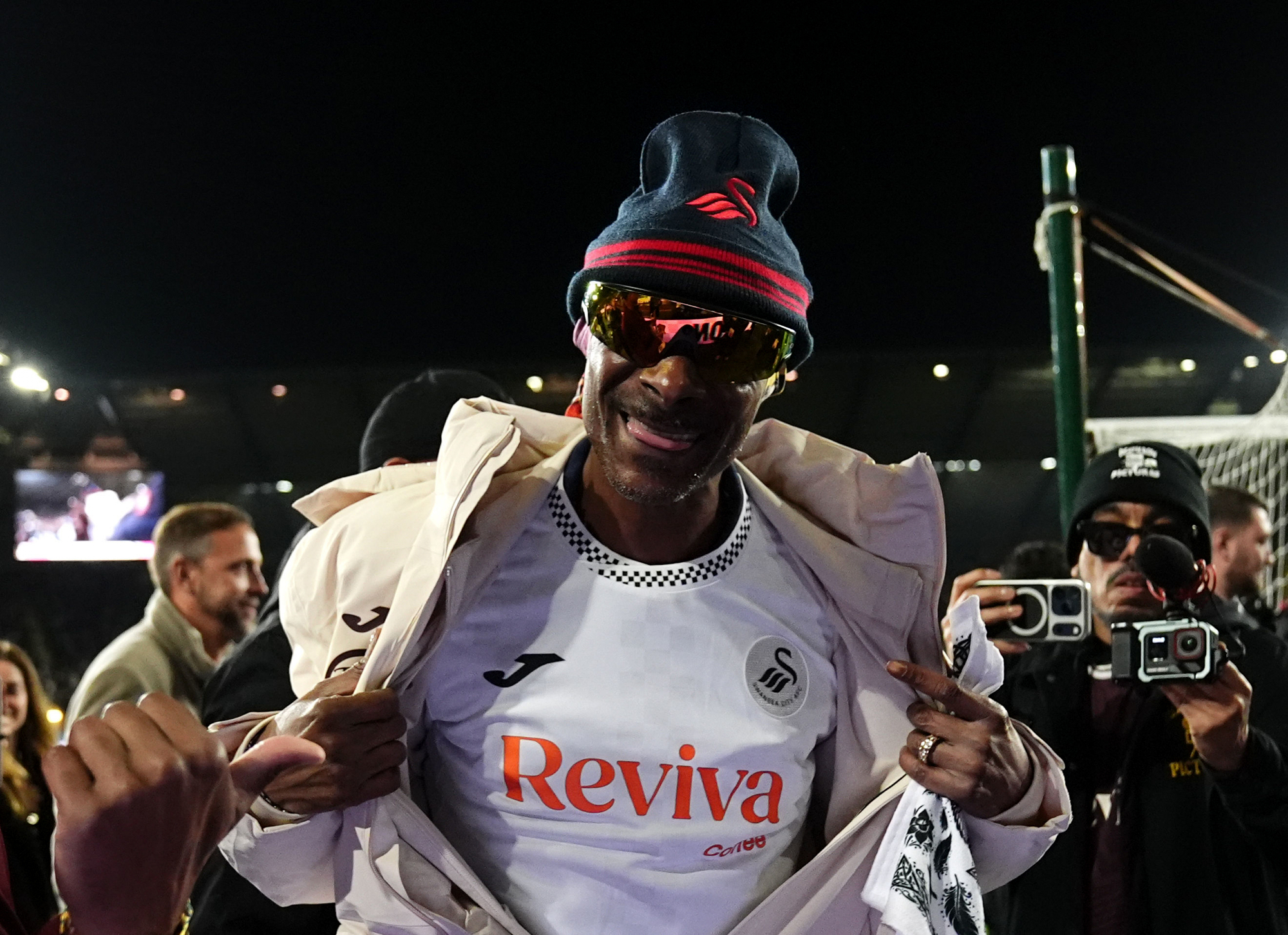 Snoop Dogg’s next episode: Rapper attends first Swansea game after ...