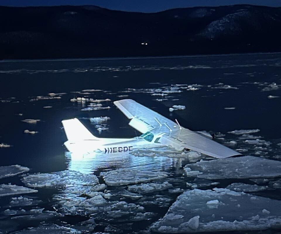 Small plane makes emergency landing in frigid Hudson River and the 2 ...