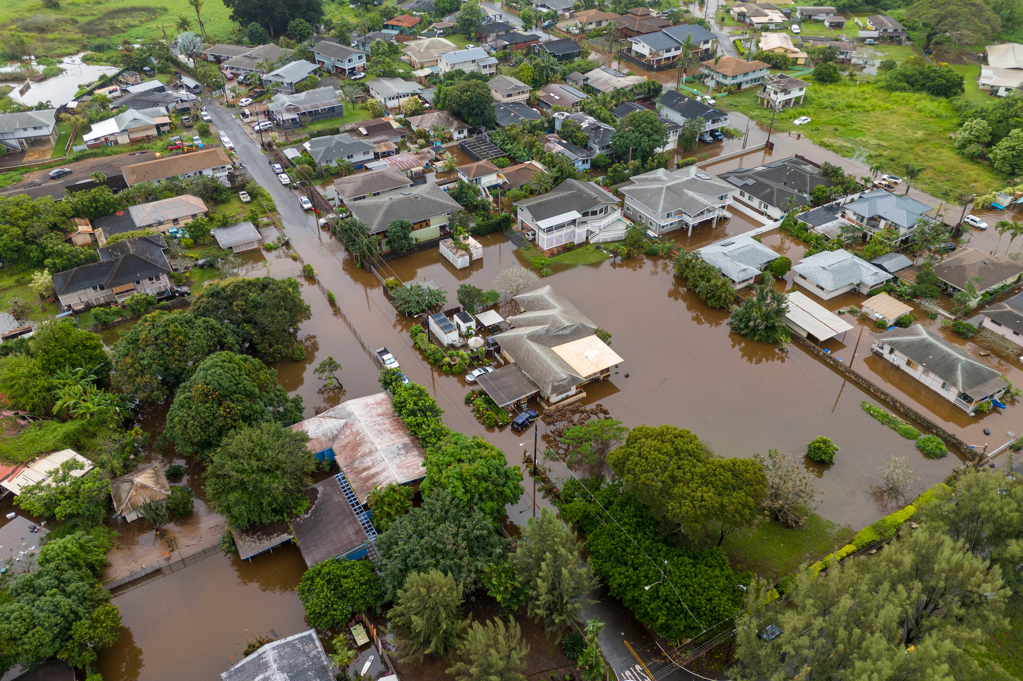 230 people are rescued as flash flooding hits Hawaii and officials warn ...