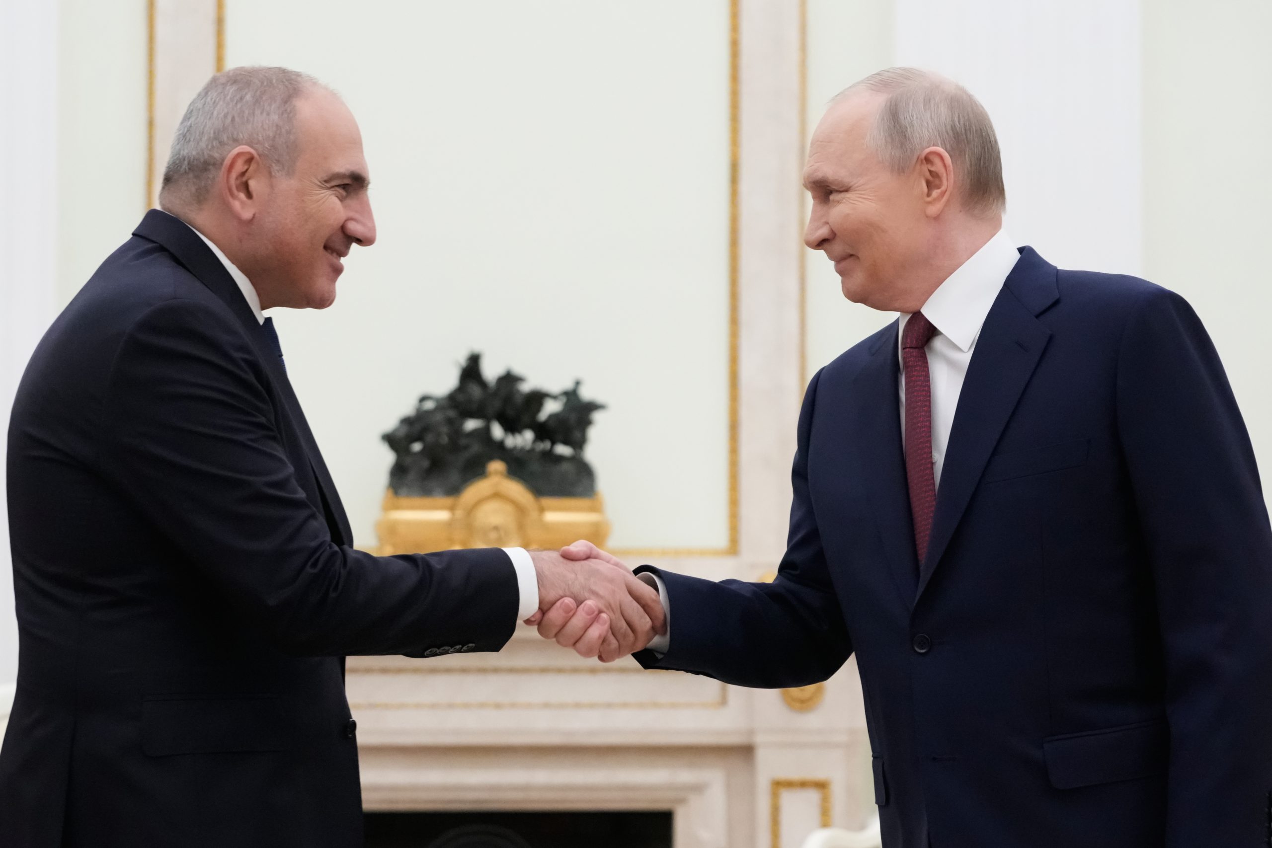 Putin warns Armenia it can’t be both a member of EU and Russia-led ...