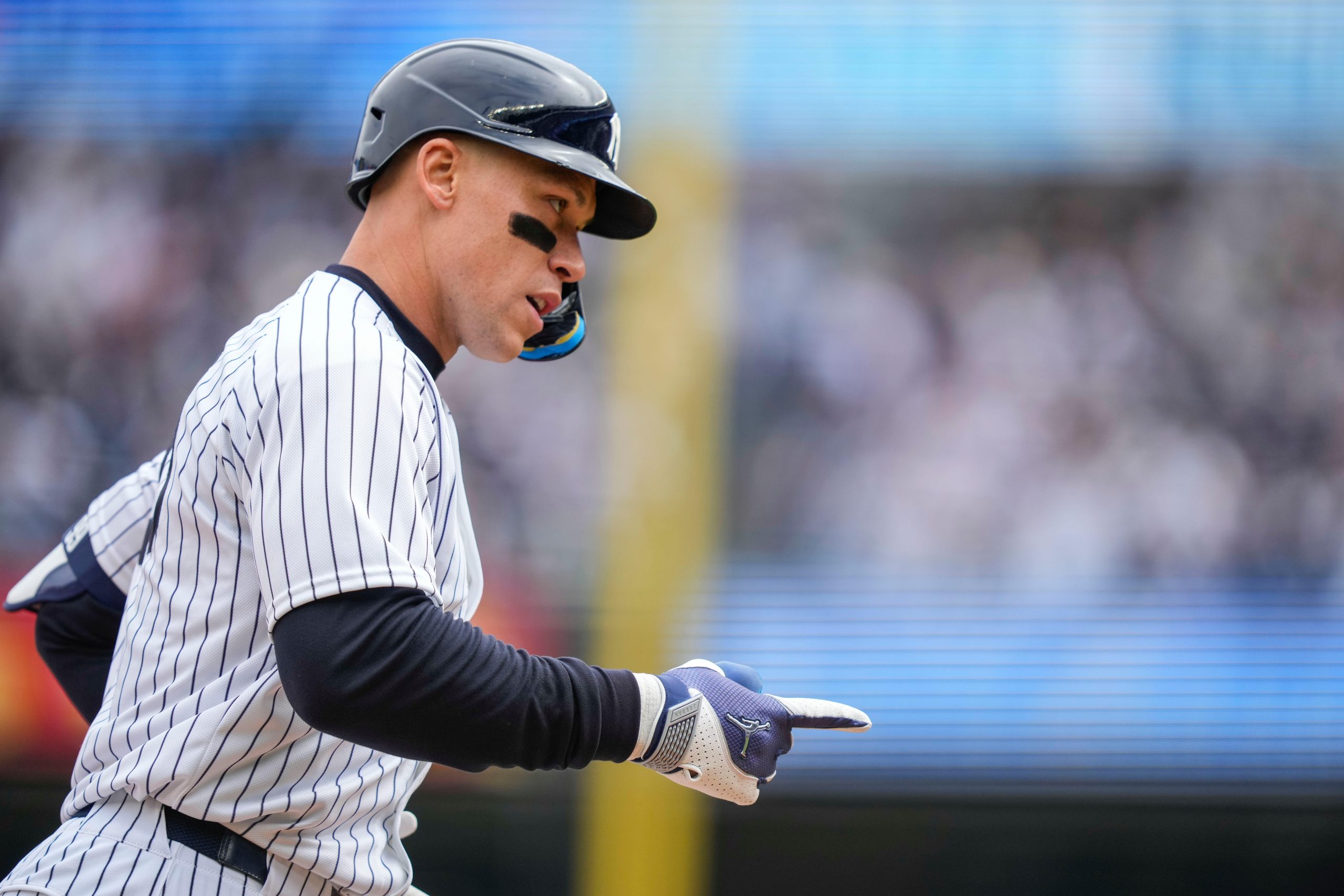 Aaron Judge honors former teammate Brett Gardner at Yankees home opener ...
