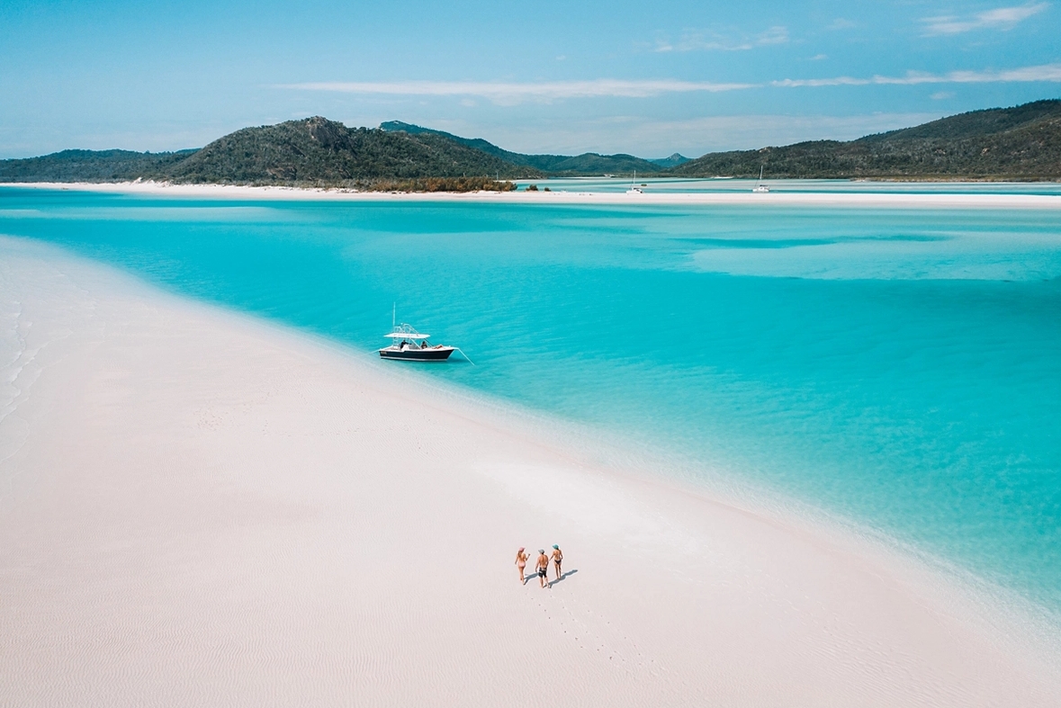 Irish tourist, 35, dies after drowning at Whitehaven Beach – Queensland ...